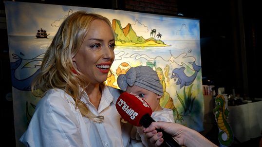 Zpěvačka Kate Matl promluvila o druhém dítěti. Mateřství po čtyřicítce ...