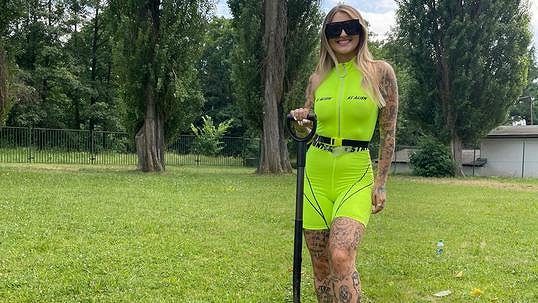 Potetovaná raperka Sharlota chystá svatbu: Bude extravagantní jako její ...