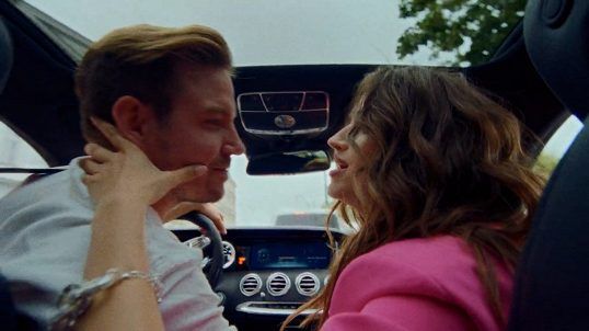 Elizabeth Kopecká do svého prvního klipu získala tohoto fešáka: Vnadná ...