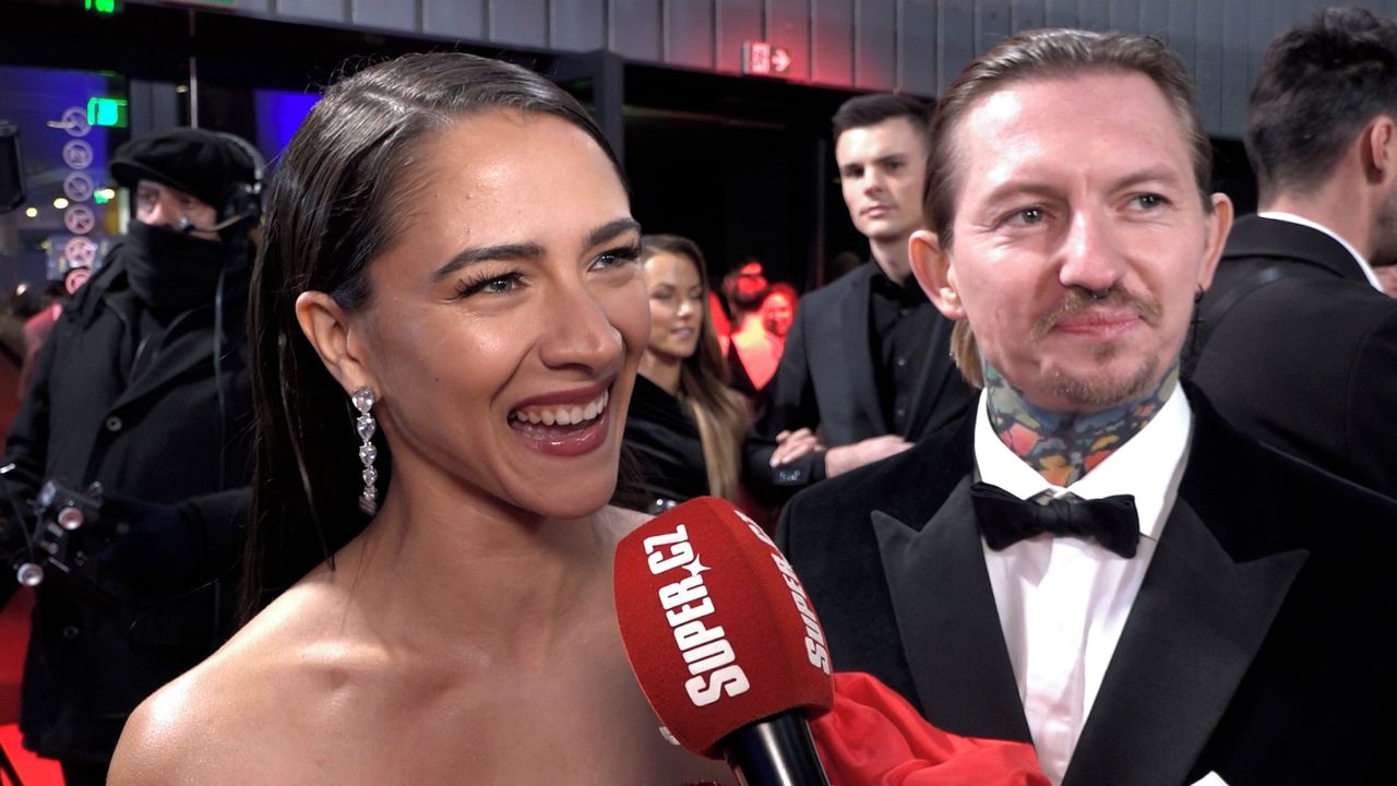 Zatraceně sexy: Eva Burešová rozepnula sako a ukázala se v podprsence ...