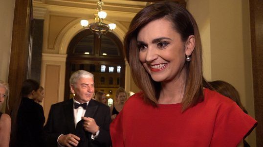 Rudá jí sluší: Daniela Písařovicová róbu ladila s červeným kobercem na ...