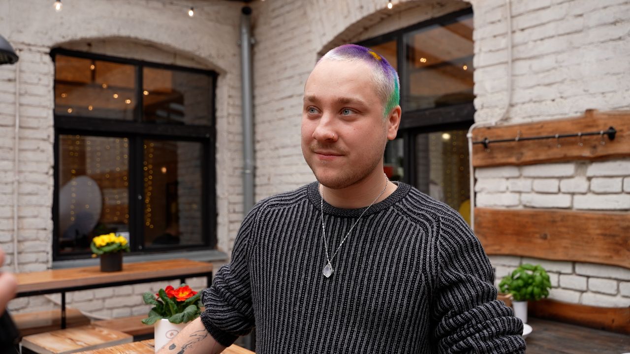 Dívají se na něj jak na blázna. Adam z MasterChef ukázal barevnou ...