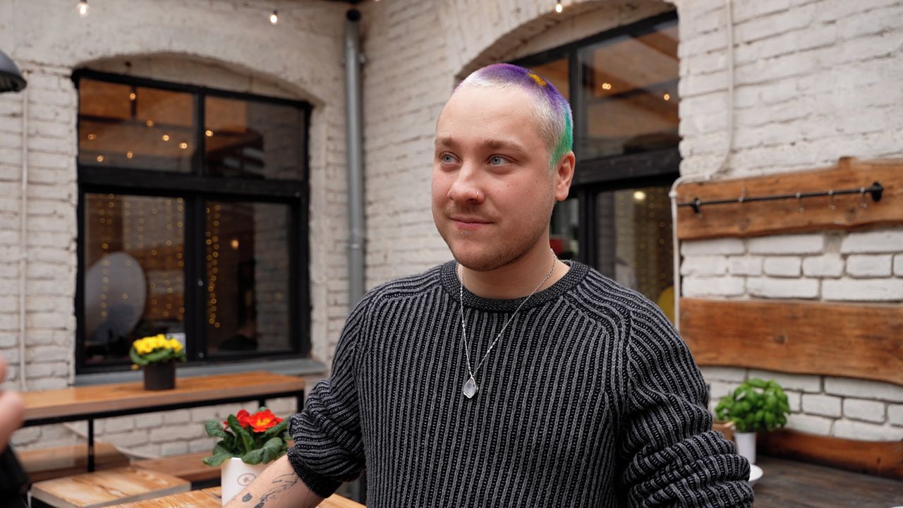 Dívají se na něj jak na blázna. Adam z MasterChef ukázal barevnou ...