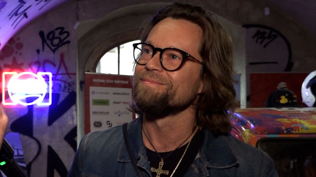 Budou závidět všichni spolužáci. Richard Krajčo věnoval synovi k 15 ...