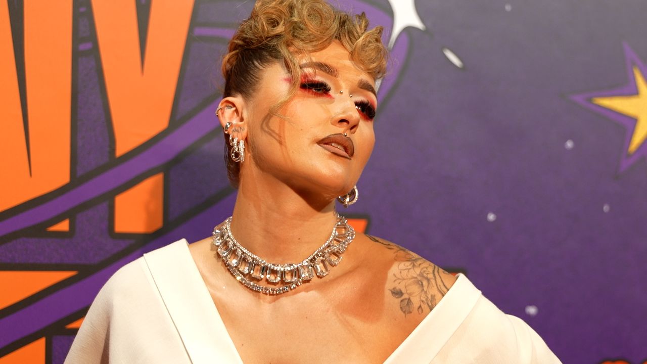 Nejpotetovanější nohy celého galavečera. Sharlota na Cenách Anděl ...