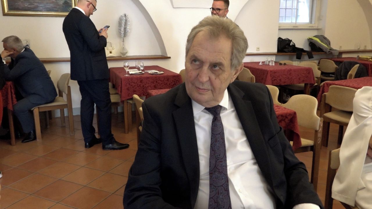 Na akci Miloše Zemana chyběla jeho žena i dcera: Manželka je po operaci ...
