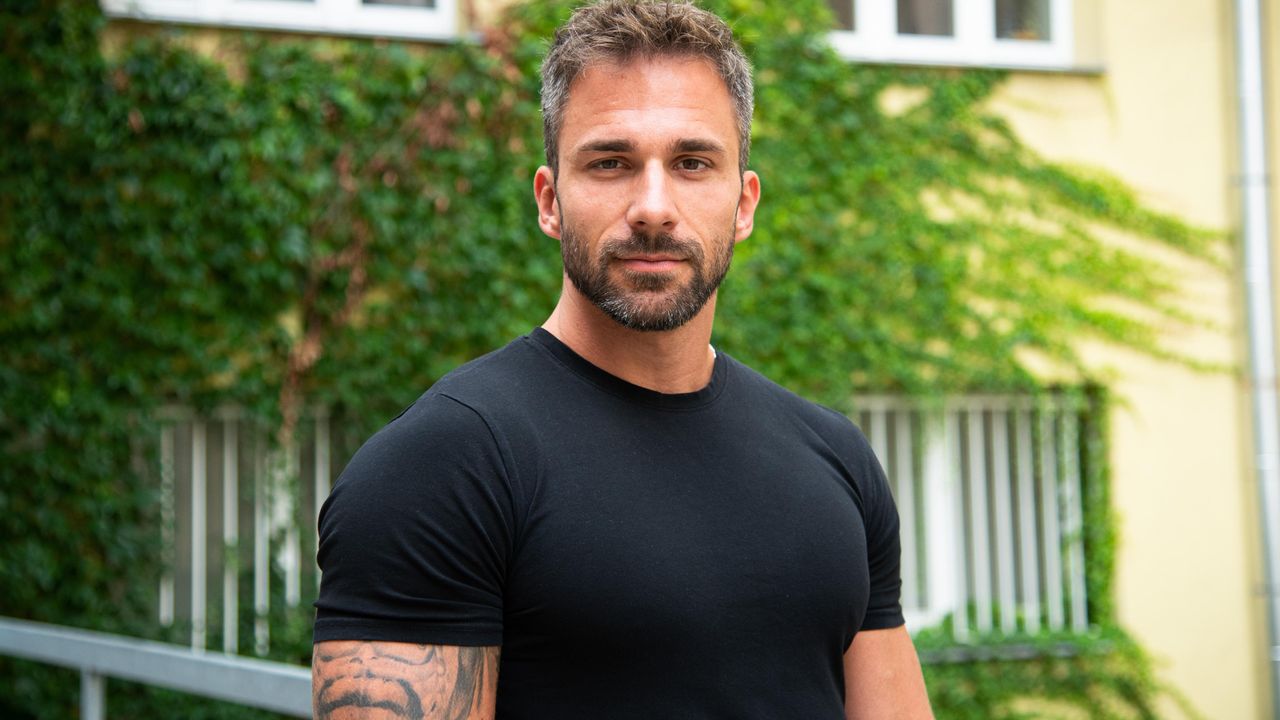 Zradila ho a už se líbá s jiným: Dušan z Love Islandu otevřeně o ...