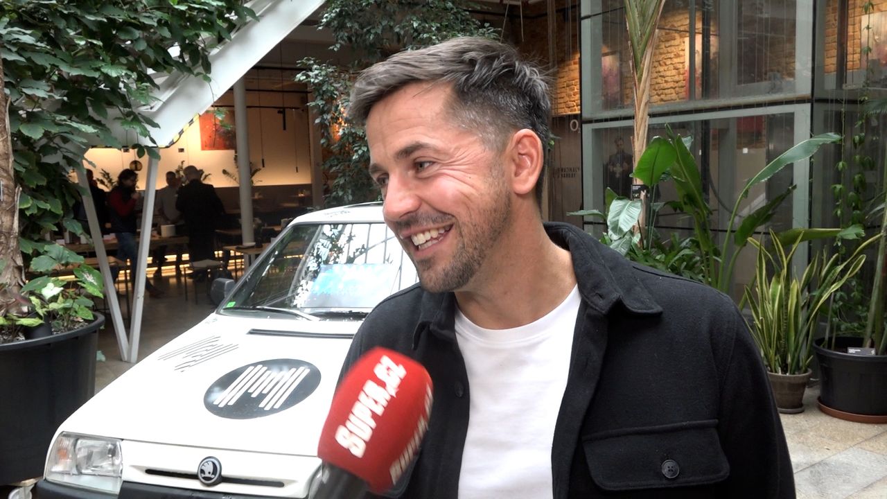 Narození syna se mu podařilo tajit 7 měsíců: Teď se zpěvák o miminku ...