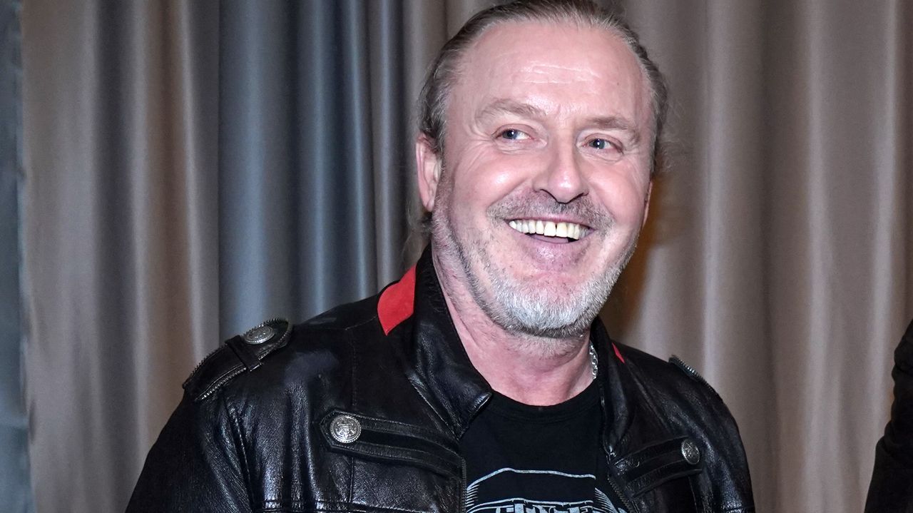 Dlouhých vlasů se nevzdá ani v šedesáti: Pepa Vojtek si hřívu pěstuje ...