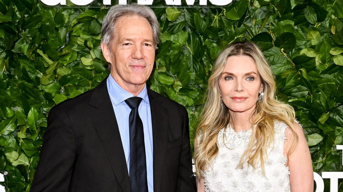 Je tak úchvatná. Michelle Pfeiffer na červeném koberci zapózovala se ...