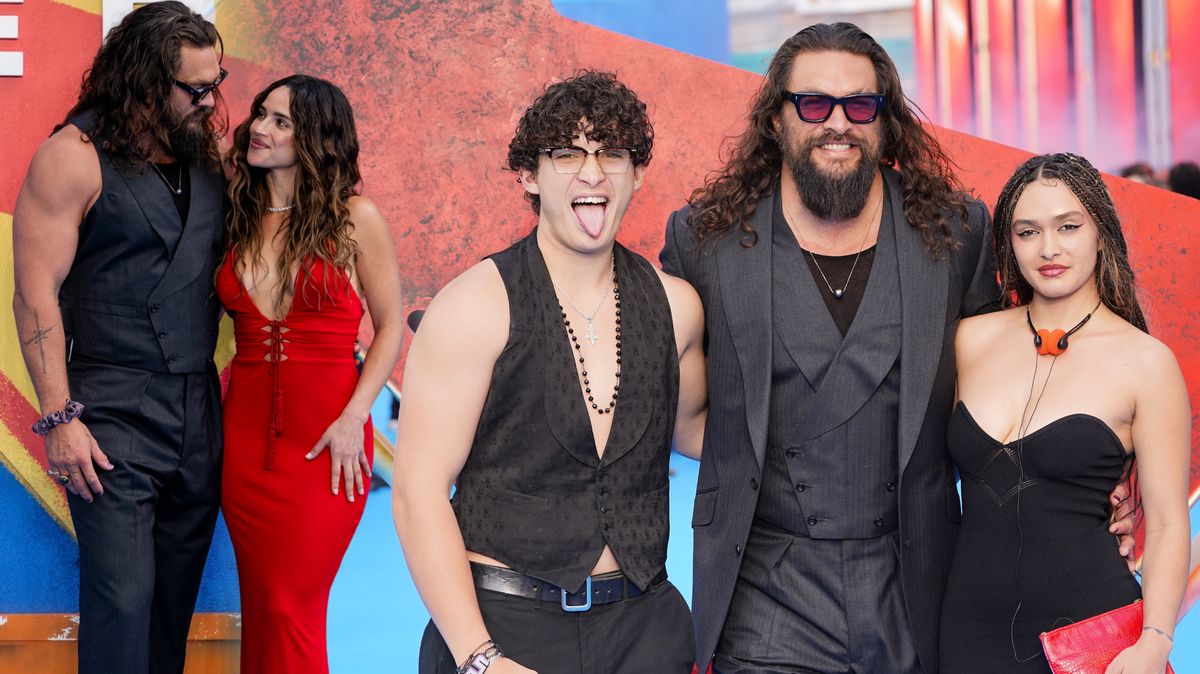 Jason Momoa ukázal to nejcennější, co má: V Londýně vyvedl půvabnou ...